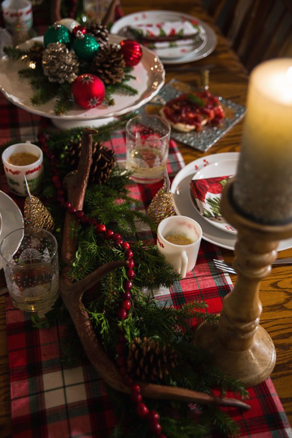 A Rustic Traditional Christmas Table Setting – Charming North