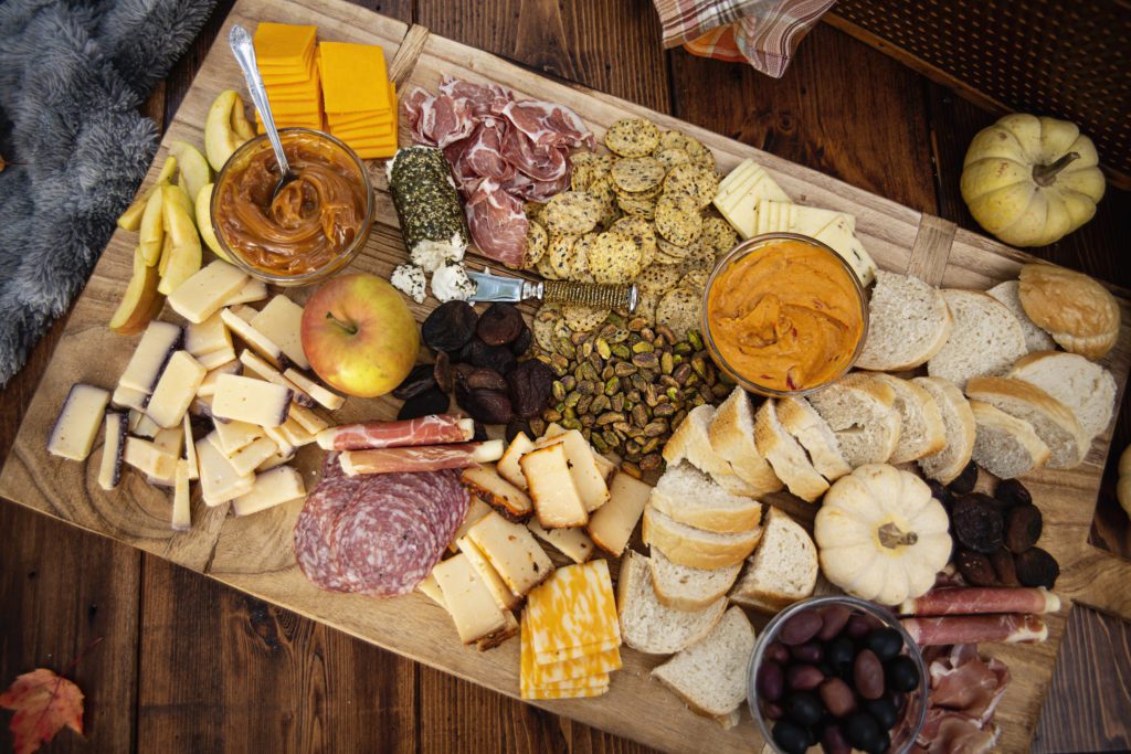 Five Steps to a Cozy Fall Picnic – Charming North