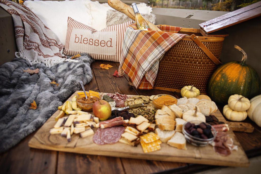 Five Steps to a Cozy Fall Picnic – Charming North